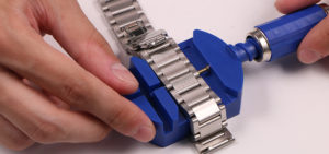 How To Remove Watch Links With Tool | StrapsCo